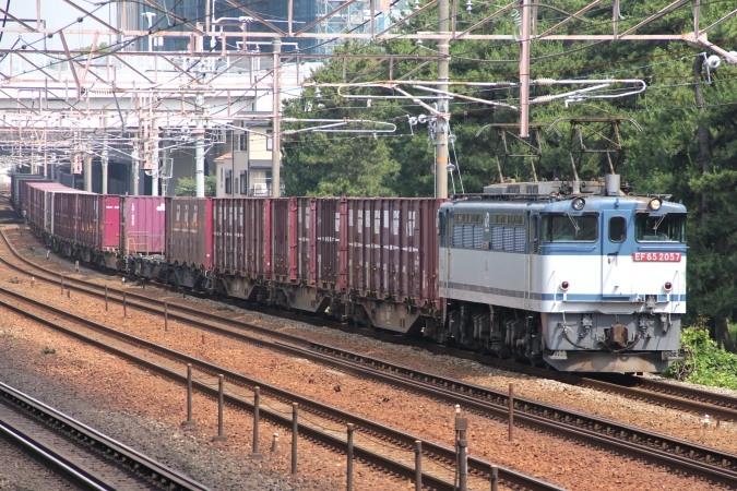 EF65－1057（→2057) (新) - 特集：21世紀になっても活躍する標準直流電気機関車「EF65形」